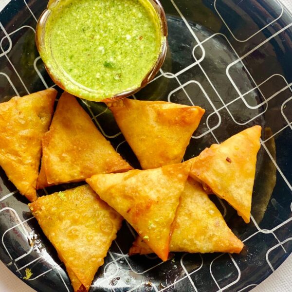 Aloo Samosa Recipe (With Tips To Make It Crispy) - nabeelafoodhub.com